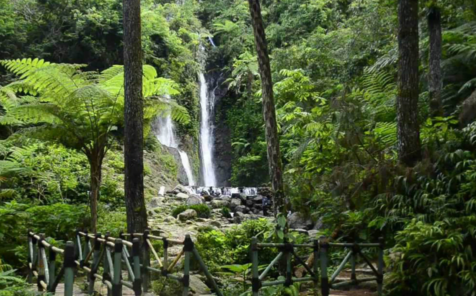 Eksplorasi Curug Cilember: Keindahan Alam yang Memikat Hati - FaceHarta.com